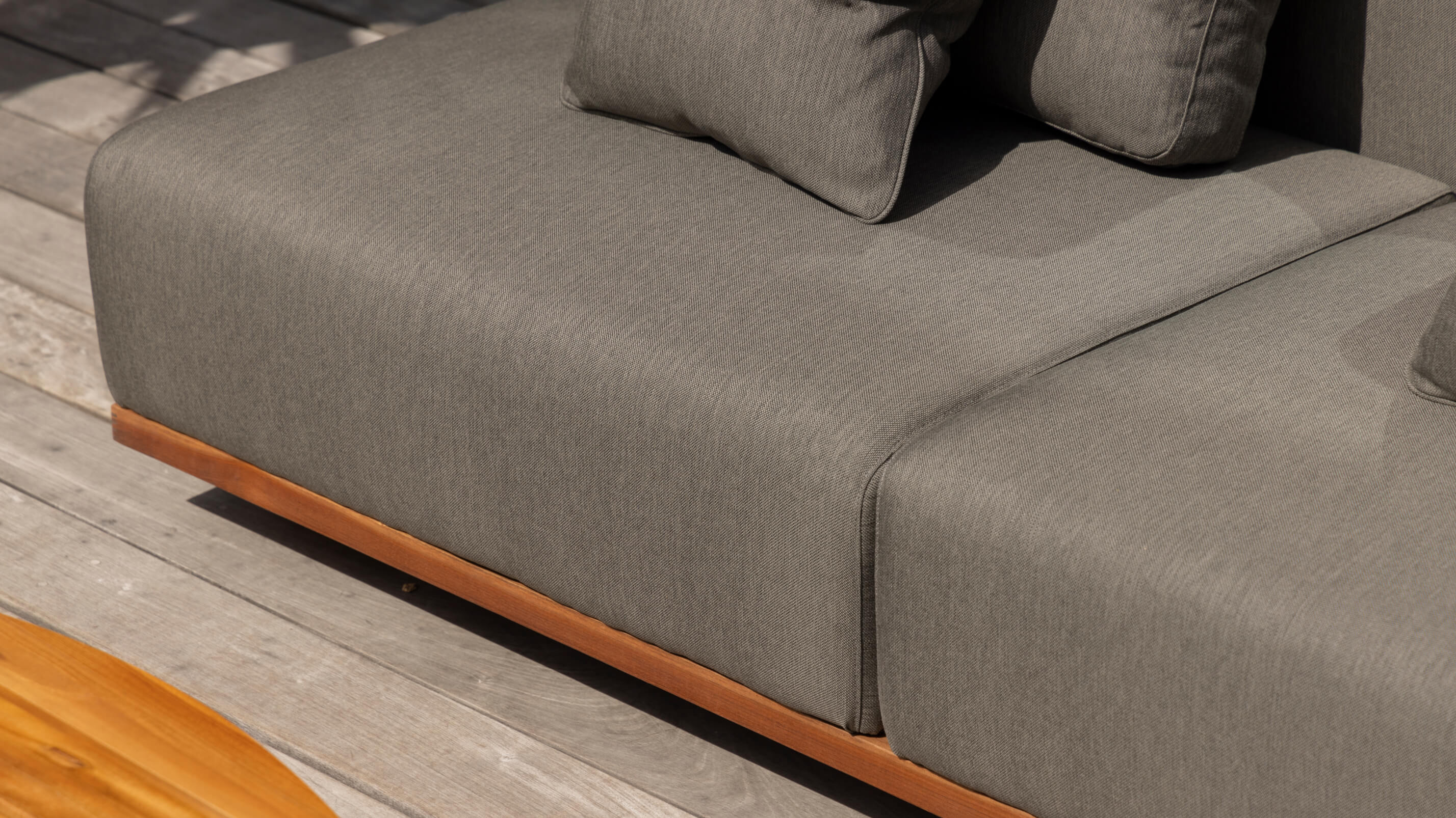 Sunny Days Outdoor Sectional, Right Facing, Pepper